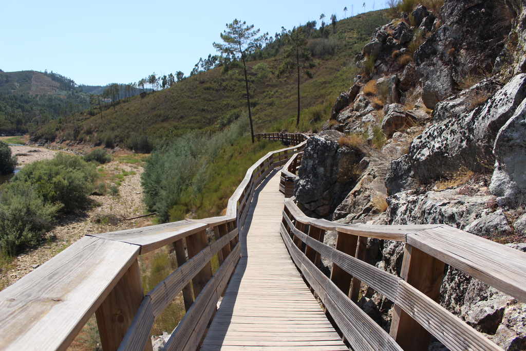Passadiços e Cascata do Penedo Furado - Vens ou Ficas?